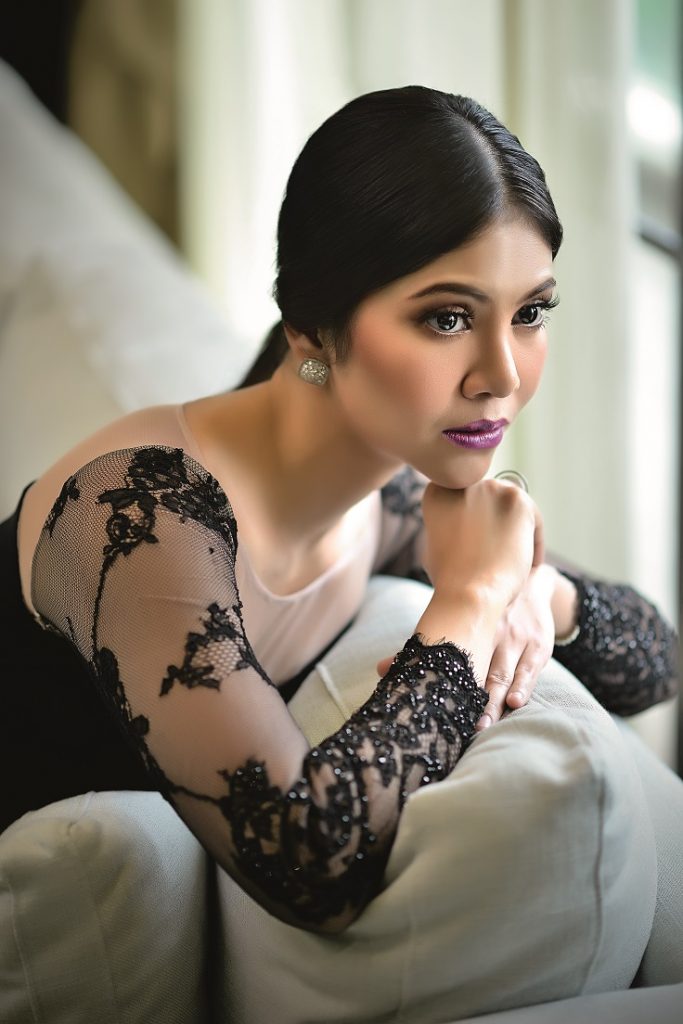 Datin Sri Zahida Memukau Dalam Persalinan Kurung Bersulam Emas Tenunan ...