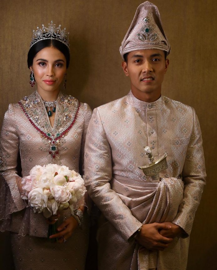 Manis & Berseri-seri Tengku Puteri Iman Afzan Ketika Istiadat Menempah ...