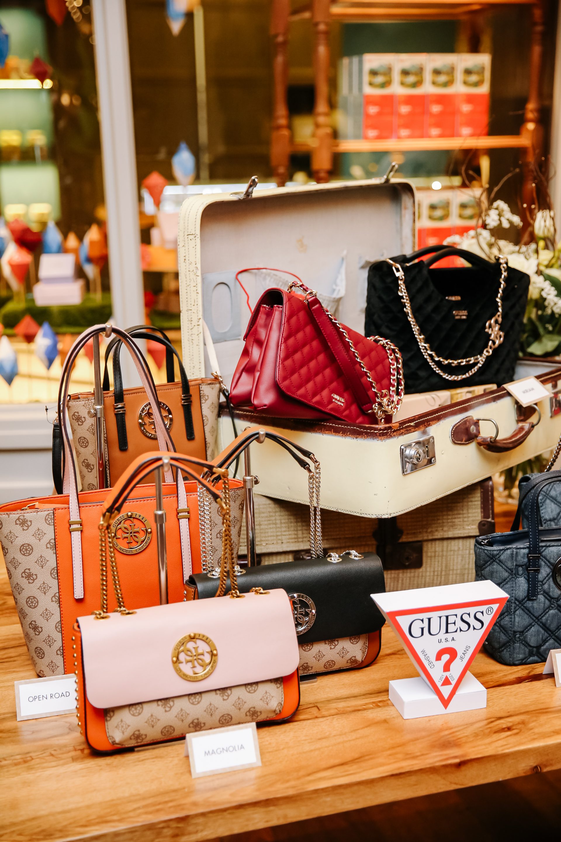 Guess Melancarkan Beg Tangan Ultra-Moden Untuk Koleksi Musim Luruh 2019 ...