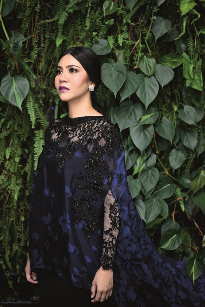 Datin Sri Zahida Memukau Dalam Persalinan Kurung Bersulam Emas Tenunan ...