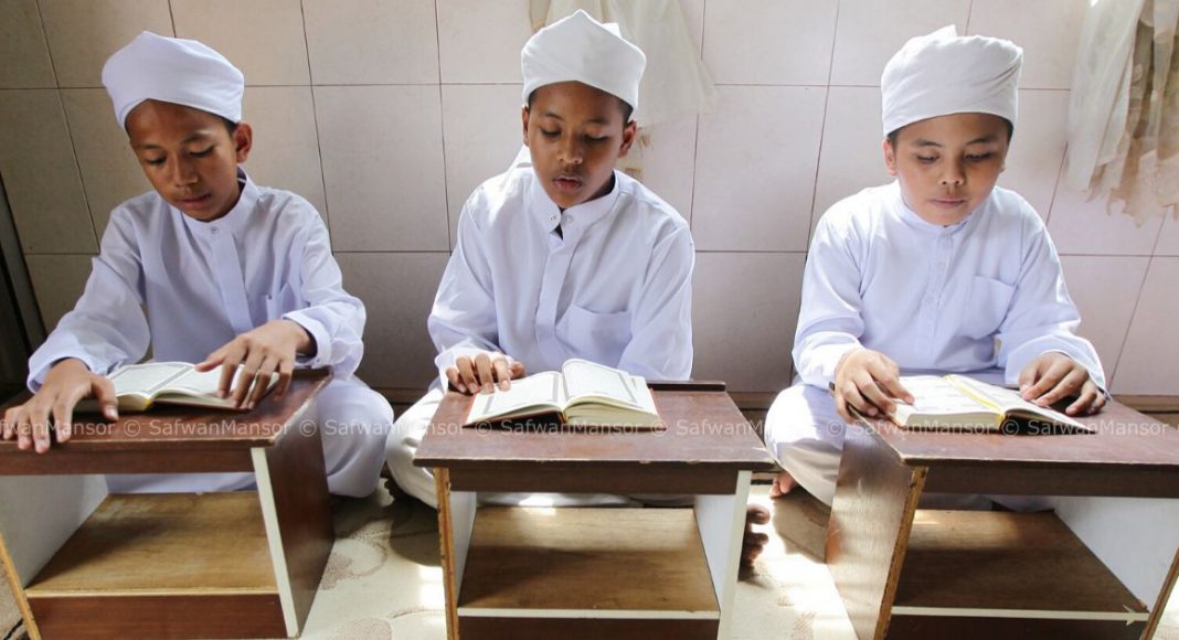 Ibu Anggun Usia 56 & Penjawat Awam Berdedikasi, Dato' Sri Suriani Ahmad ...