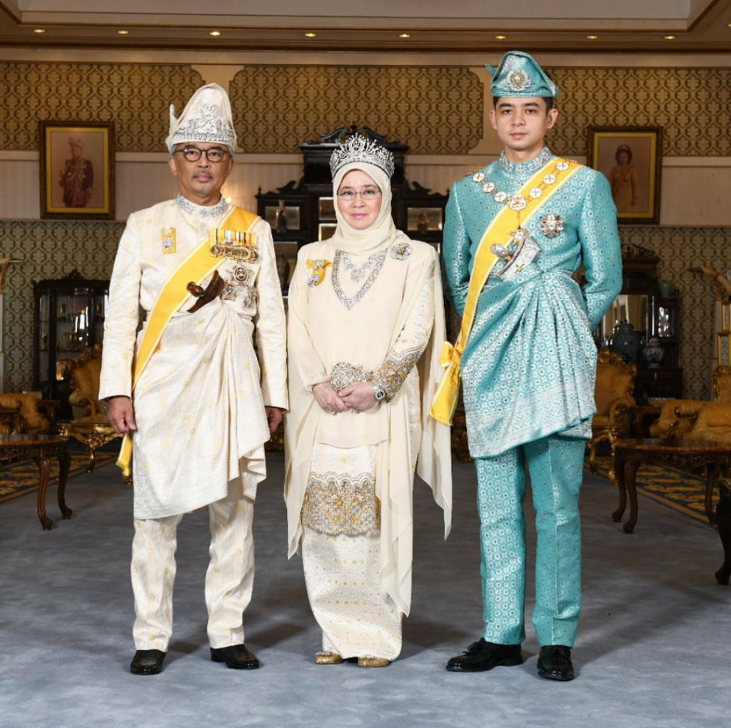 Pemangku Raja Pahang, TENGKU HASSANAL Sumbang Elaun Diraja 6 Bulan Ke ...