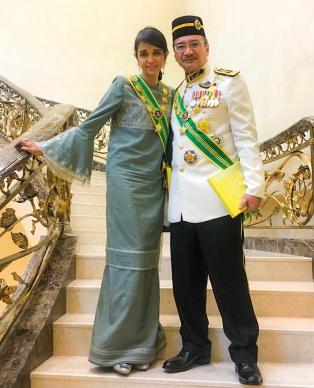 Ada 4 Anak & 3 Cucu, Cantiknya Isteri Datuk Seri Hishammuddin!