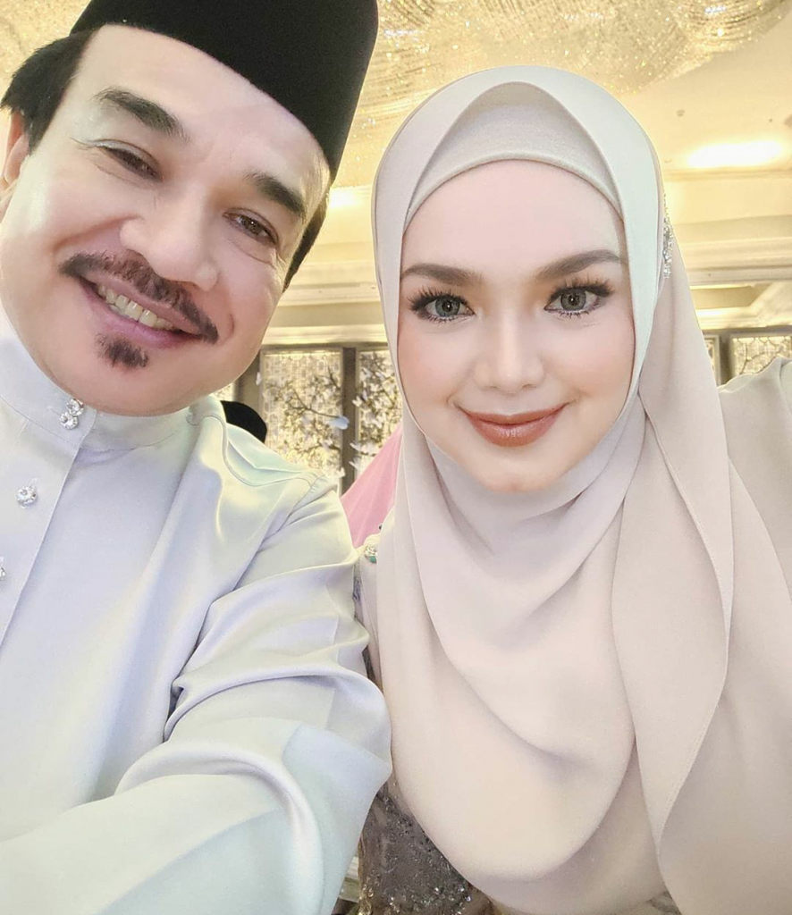 Gaya Ranggi TENGKU PERMAISURI NORASHIKIN Dalam Jean Biru & Kemeja Putih ...