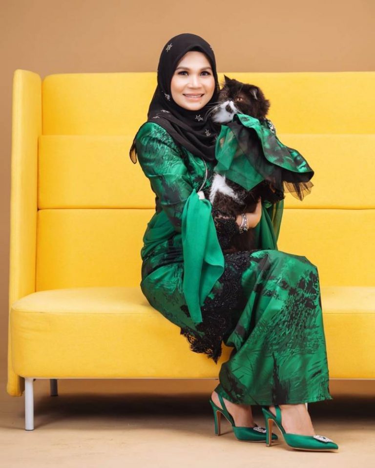 Dress Ala Princess Untuk Kucing Kesayangan. Jutawan BAWAL EXCLUSIVE Pilih Sentuhan Pereka ...