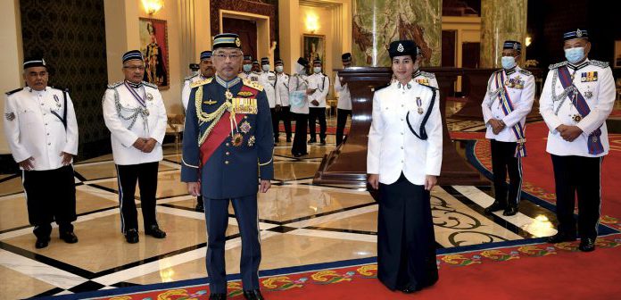 Polis Kacukan Melayu-Thai, Lans Koperal Jupha Terima Pingat Kurniaan ...