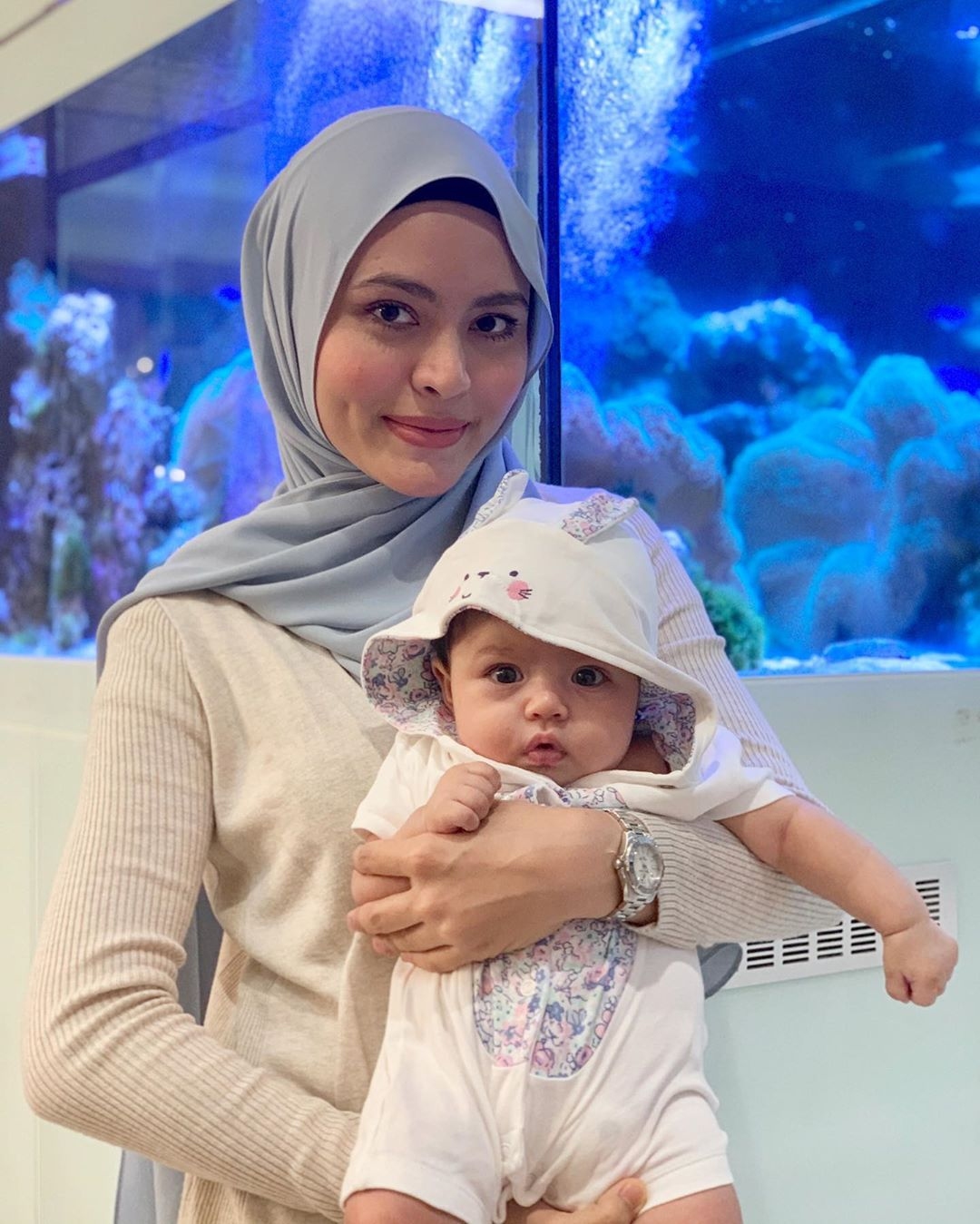 Comelnya Cucu Arwah ‘Iron Lady’ Datuk Maznah Hamid, Sedondon Baju Raya ...