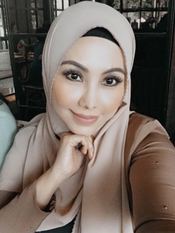 Wajah Anak Dara DATIN SRI NONISWARA Di Usia 22 Tahun. Ibu, Anak Sama ...