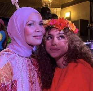 Cantiknya DATIN MARIA ARSHAD ‘Super Gorgeous Grandma’ Yang Masih Tak ...