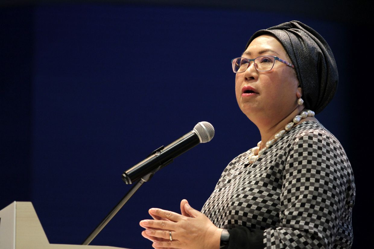 Semua Boleh Buat! Dari Pelakon, Model & Hos Audio Siar Sendiri AMELIA ...