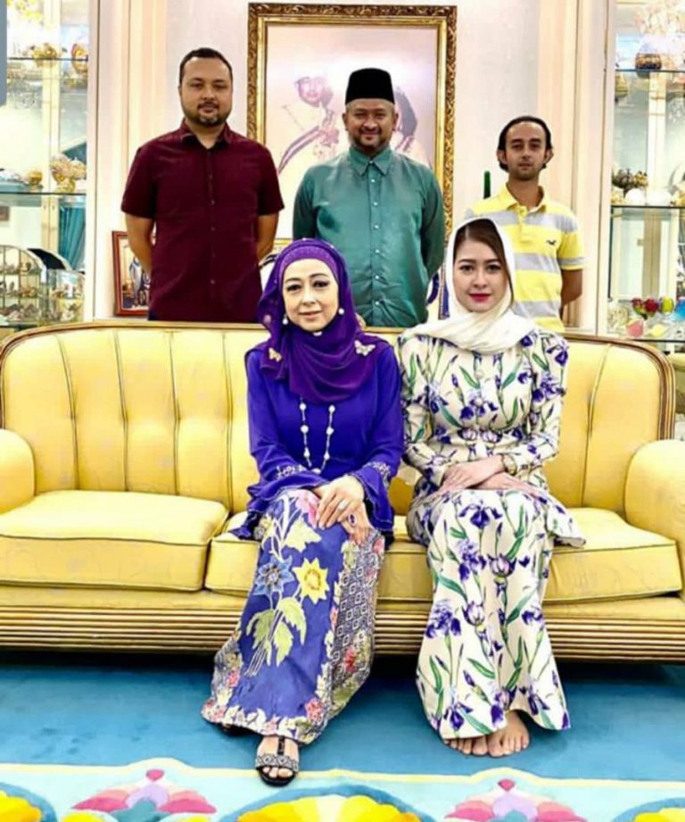Kongsi Pertemuan Dengan Raja Puan Besar Perak, Penampilan DATIN EINA ...
