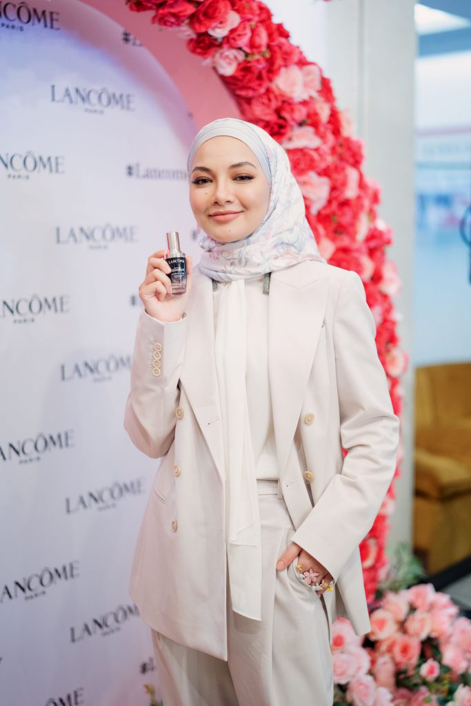 Pecah Tradisi, NEELOFA Wanita Hijab Pertama Jadi Duta Rantau Asia ...