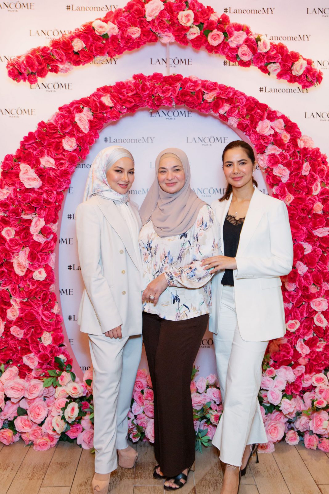 Pecah Tradisi, NEELOFA Wanita Hijab Pertama Jadi Duta Rantau Asia ...