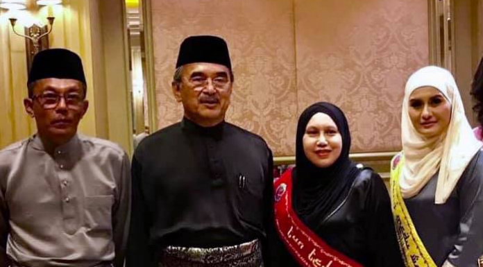 Solekan Nipis, Sopan dan Anggun. Penampilan Y.A.M Raja Datin Saidatul Mardiah Di Majlis Penerima ...