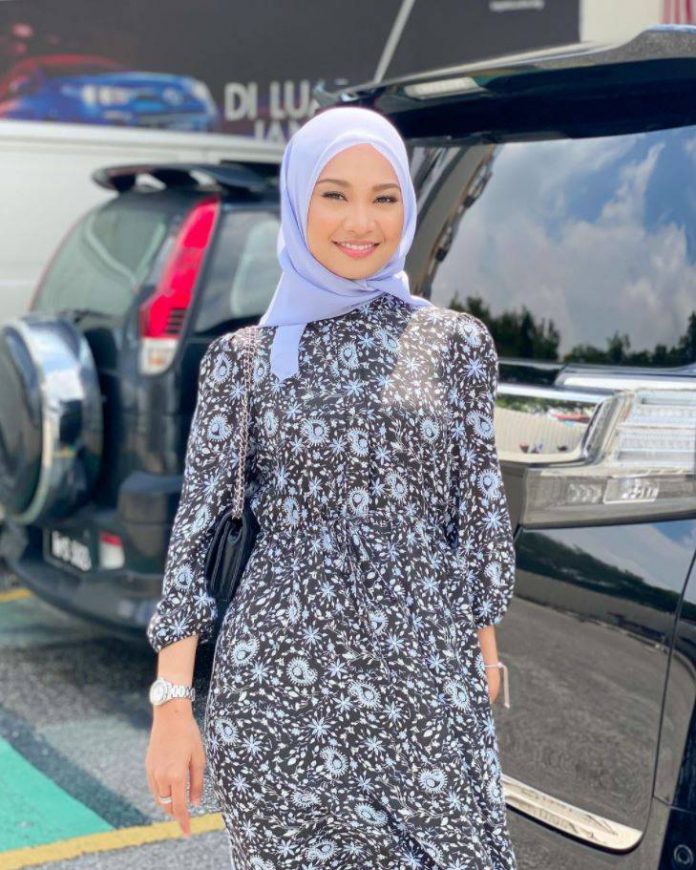 Bergelar Penyanyi, Pelakon & Usahawan Muda, NABILA RAZALI Kerja Keras ...