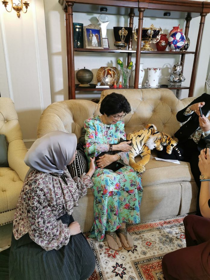 “He Did It On His Own Without His Father Being There..” Ibu DATUK WAN ...