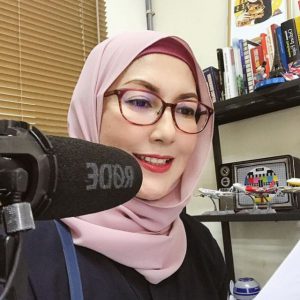 Zakiah Anas 'Belanja' Gambar Di Usia 54 Tahun, Maintain Cantik & Sopan ...