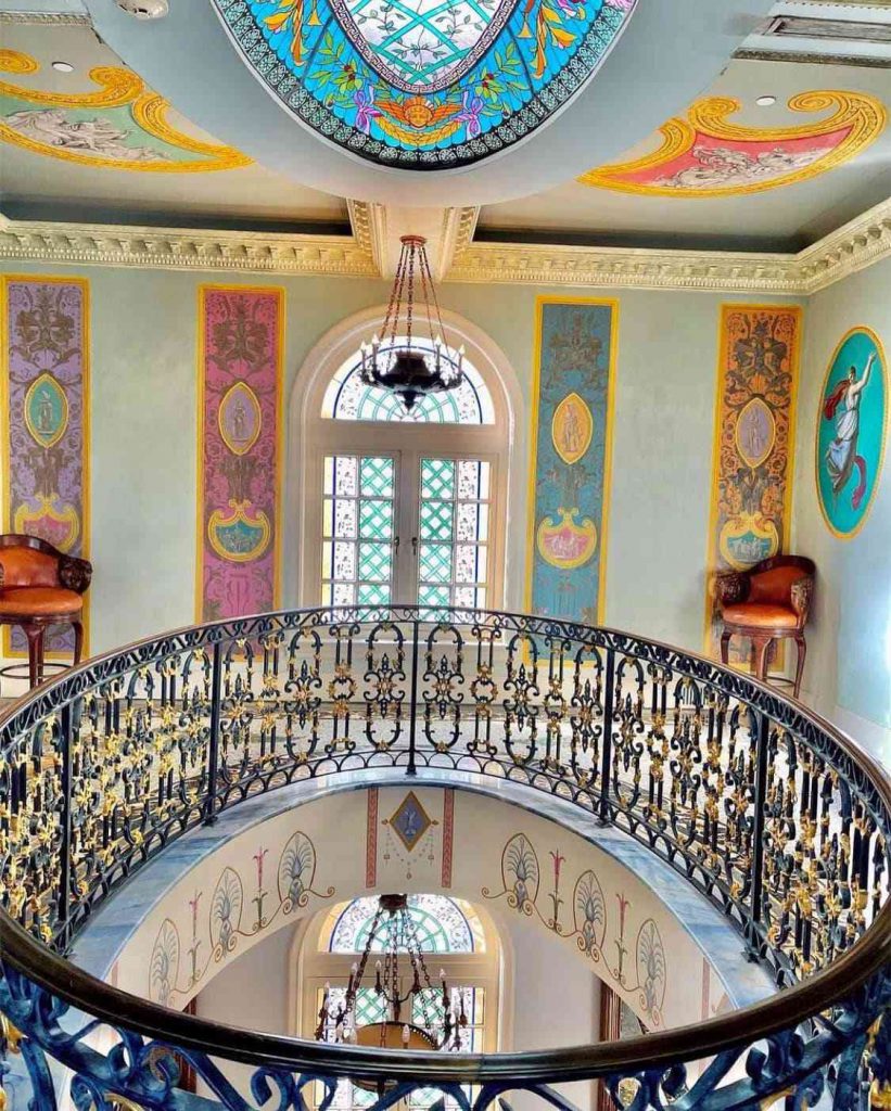 Meninjau Versace Mansion, Rumah Agam Artisan Ini Pernah Jadi Hartanah ...