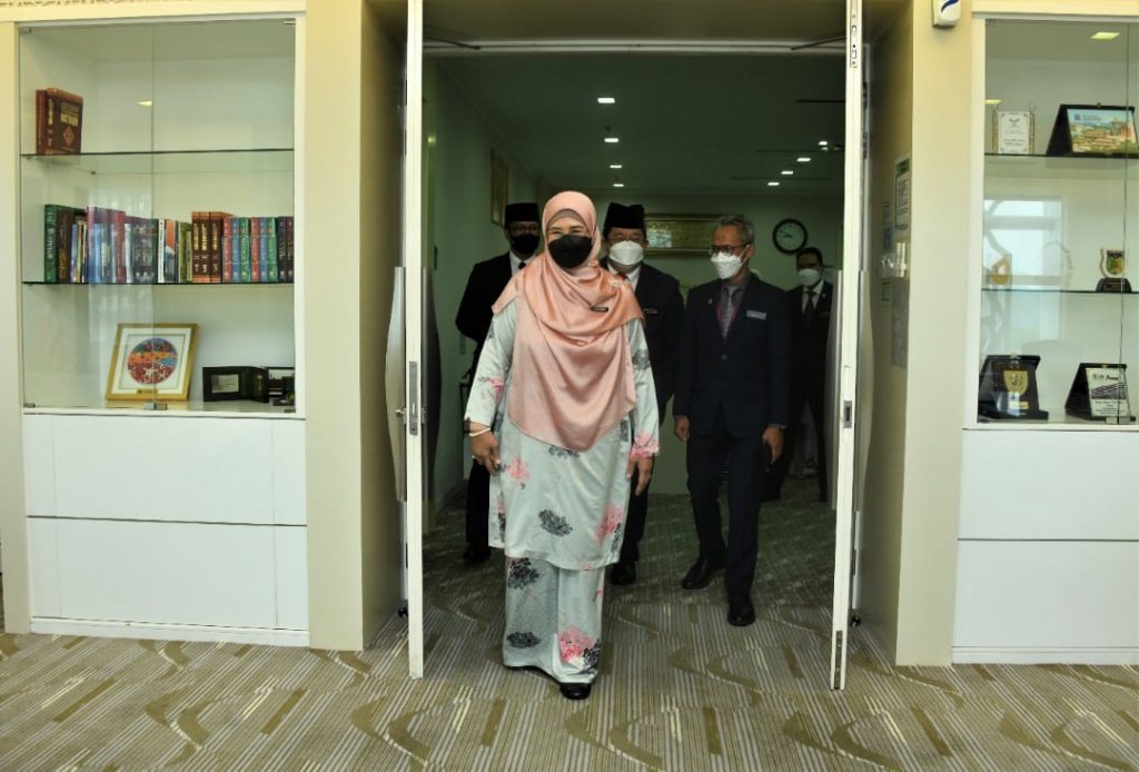 Pecah Tradisi JAKIM, DATUK HAJAH HAKIMAH Wanita Pertama Dilantik Ketua ...