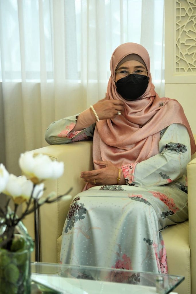 Pecah Tradisi JAKIM, DATUK HAJAH HAKIMAH Wanita Pertama Dilantik Ketua ...