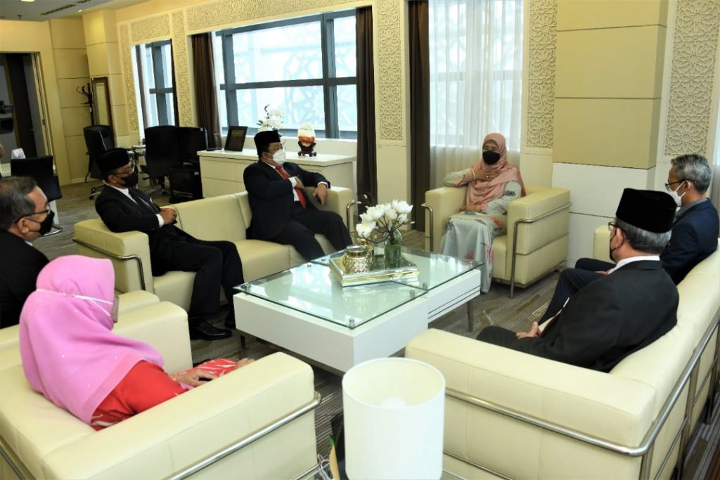 Pecah Tradisi JAKIM, DATUK HAJAH HAKIMAH Wanita Pertama Dilantik Ketua ...