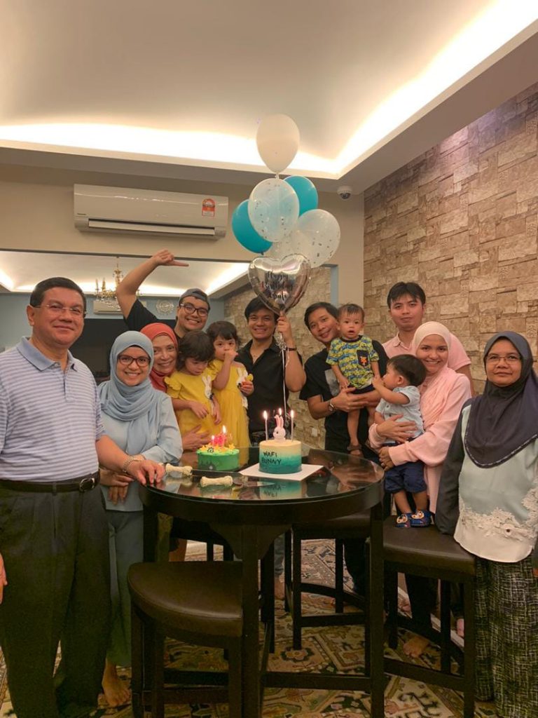 Tinggal Serumah 17 Orang, Ada 4 Pembantu & Hidang Buffet Ala Hotel ...
