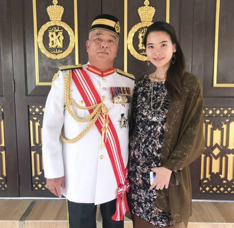 Gadis Cina Kelantan MEKYUN Fasih 4 Bahasa, Raih 2 Anugerah Terbaik ...