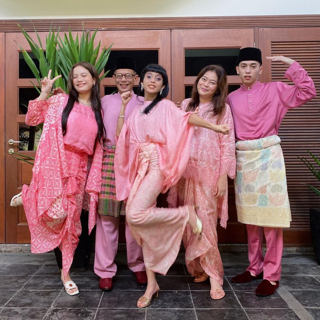 Fun, Charming & Bubbly! Kenali Kasih Iris Leona, Puteri Azhar Sulaiman ...