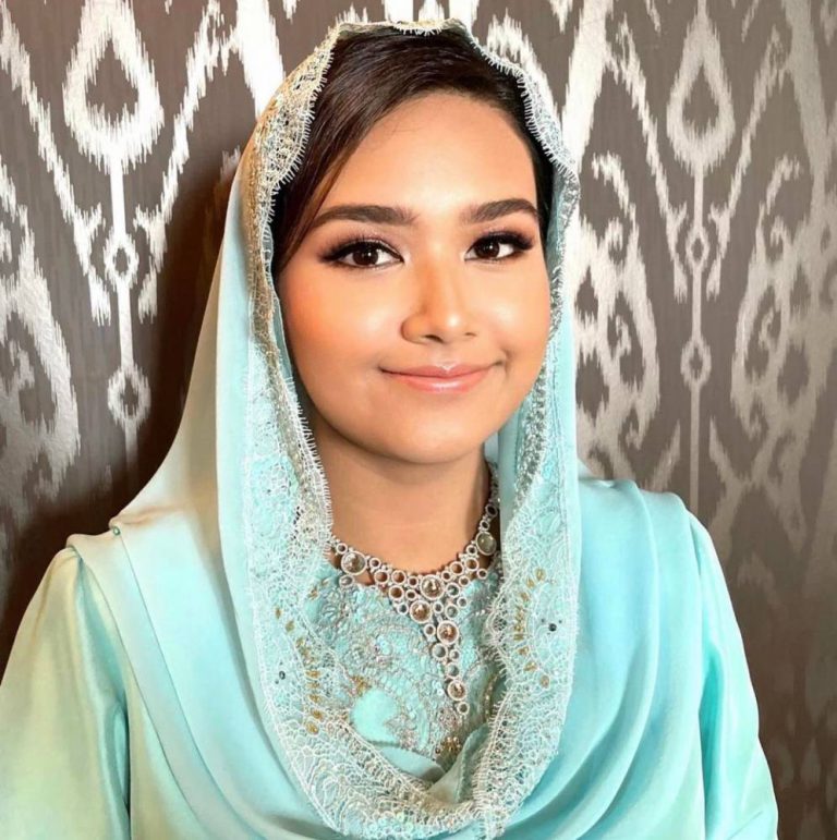 Usia 54 Tetap Cantik Menawan, Raja Ema Akui Bahagia Hidup Solo Dengan ...