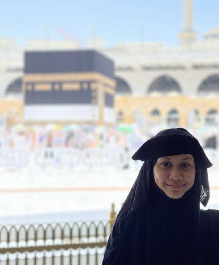 Adik DATIN SERI HELIZA HELMI Terima Ijazah & Bergelar Hajah Di Usia 25 ...