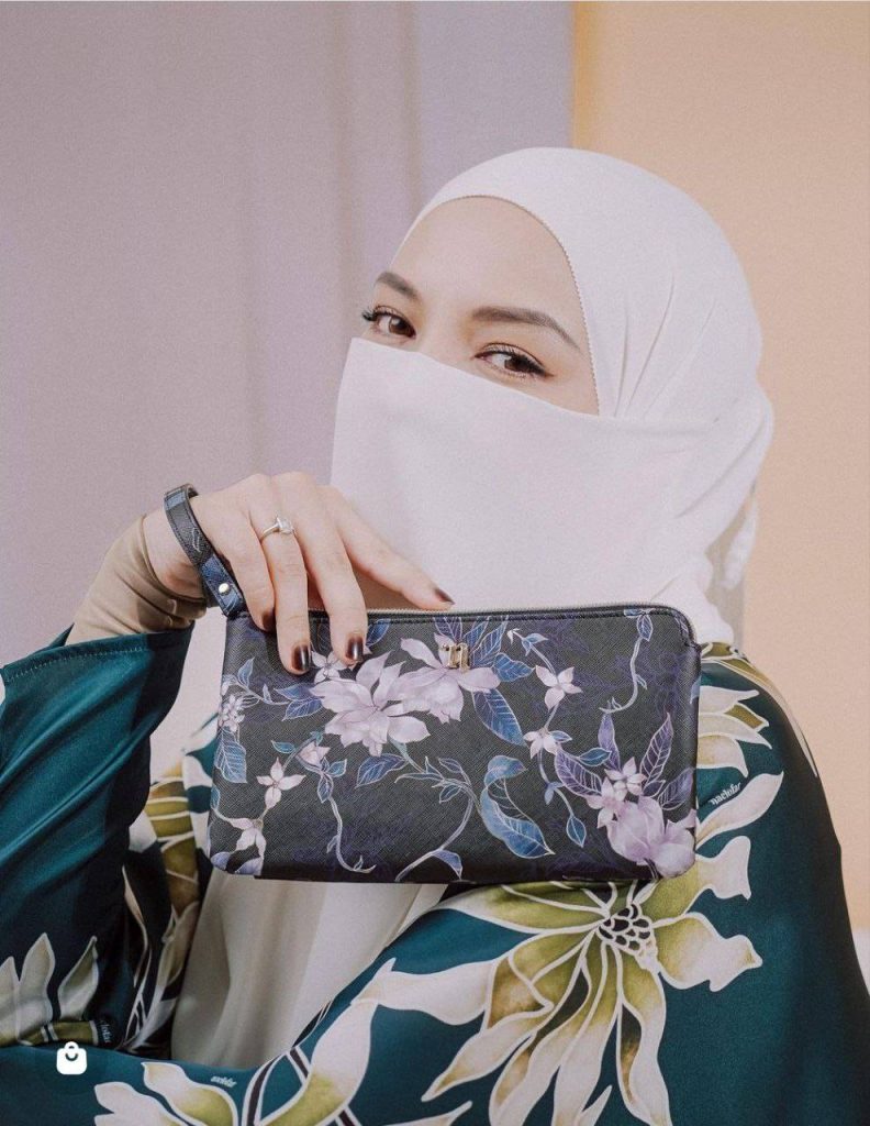 Koleksi Seindah Batik Raikan Kedatangan Hari Merdeka. Naelofar ...