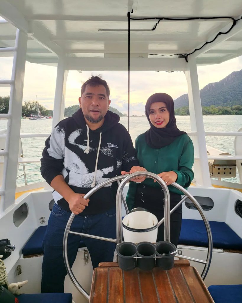 “Sweetnya!!” DATUK NAZRI KHAN Dan Isteri Berkongsi Foto Ketika ...