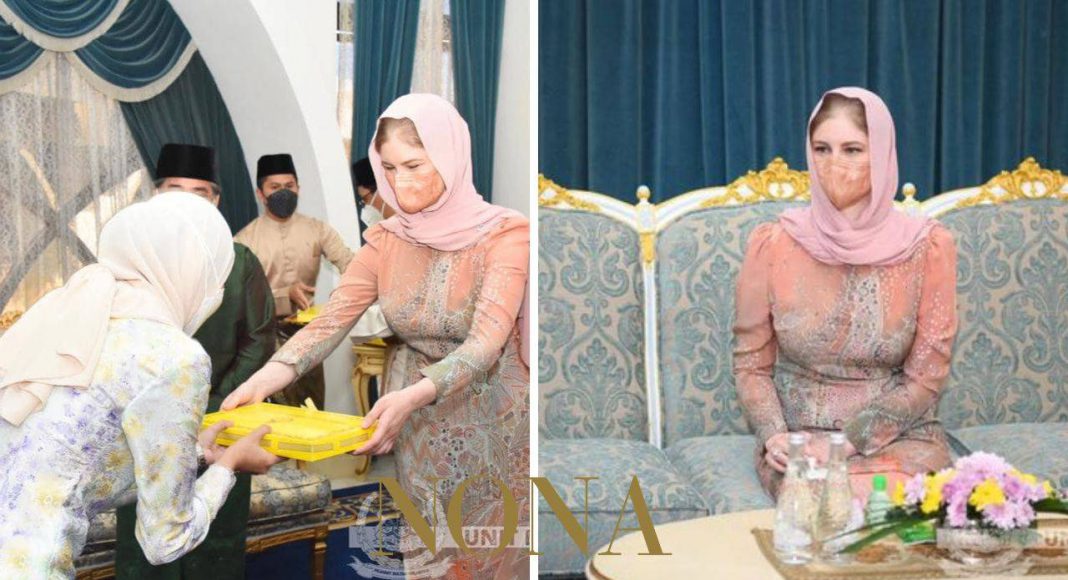 Ibu Anggun Usia 56 & Penjawat Awam Berdedikasi, Dato' Sri Suriani Ahmad ...