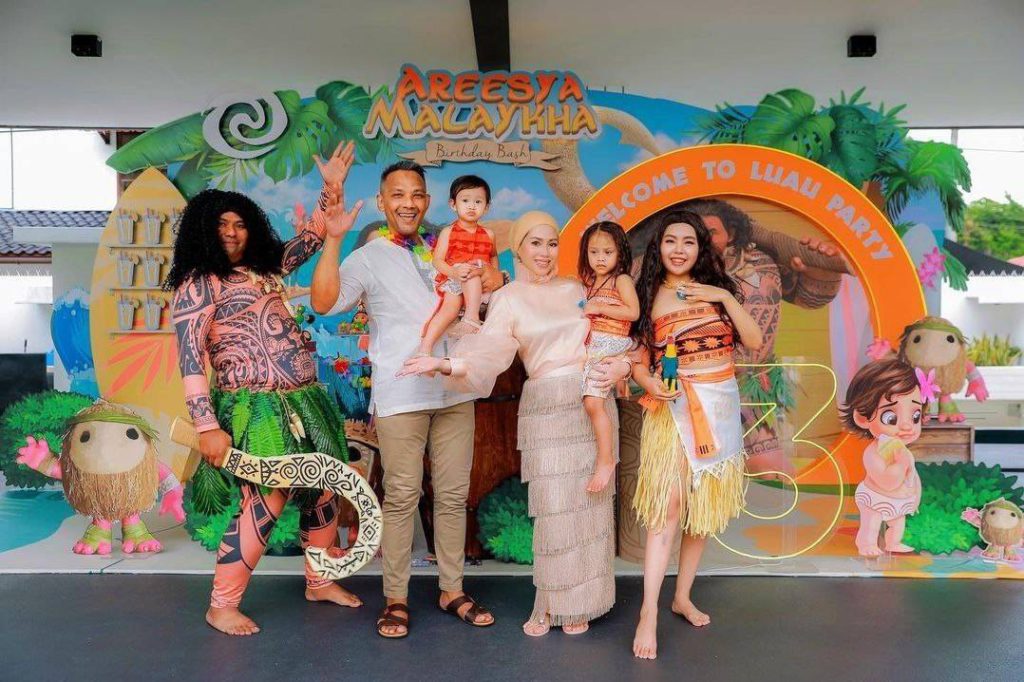 "Happy Birthday Malaykha my little Moana". Azrinaz Mazhar Hakim Kongsi ...