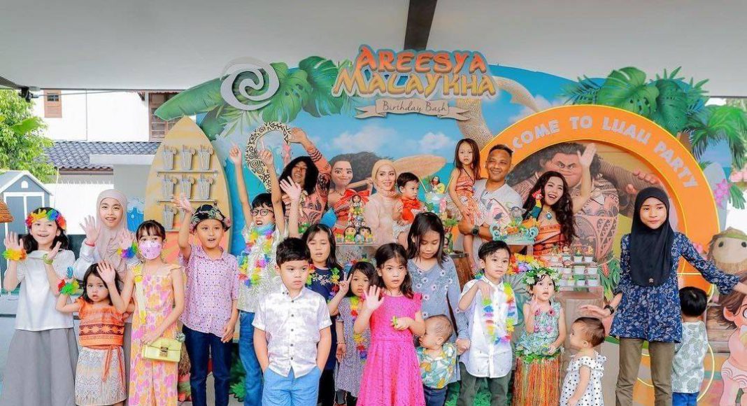 "Happy Birthday Malaykha my little Moana". Azrinaz Mazhar Hakim Kongsi ...