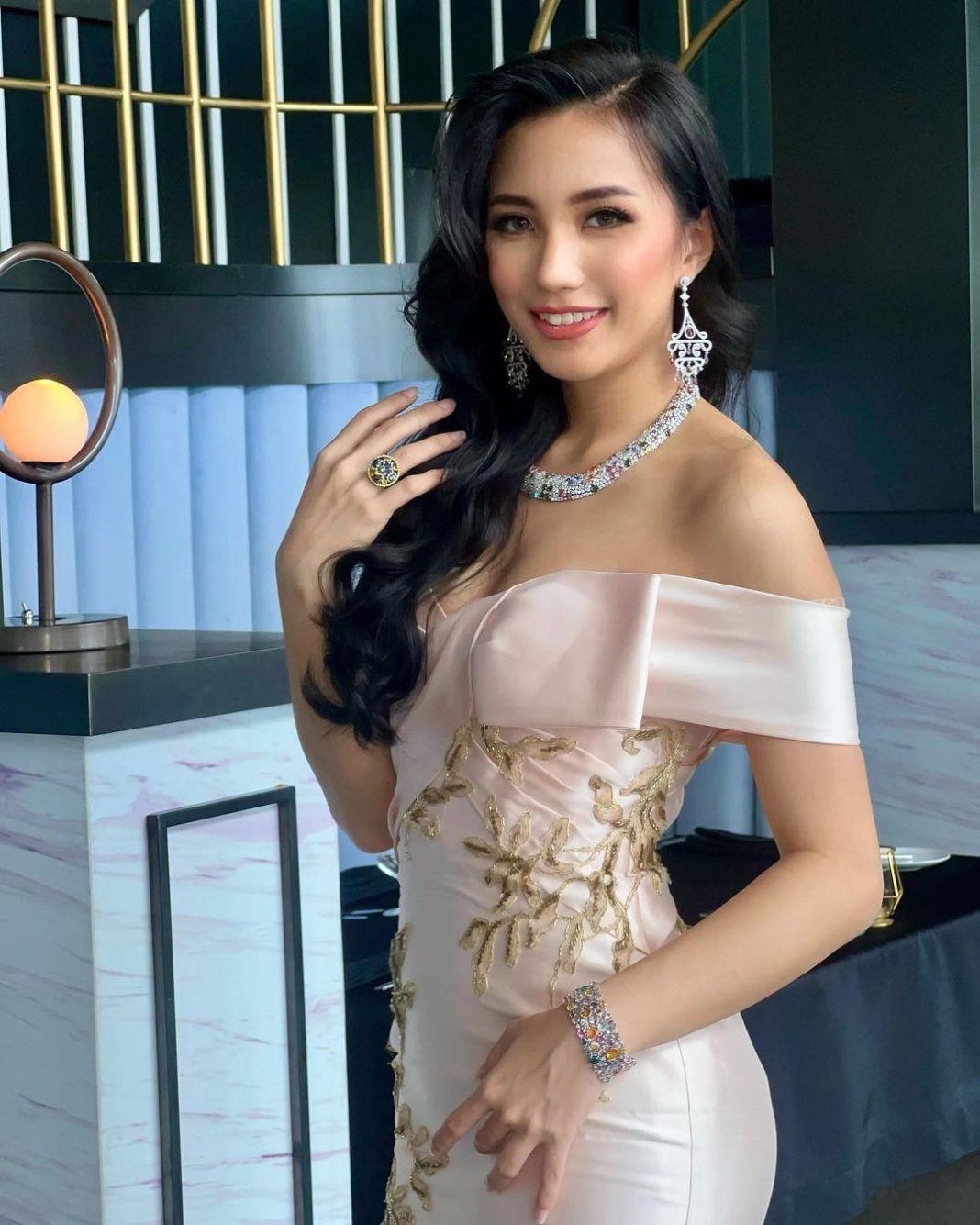 Hos dan Graduan Farmaseutikal, LESLEY CHEAM Dinobat Miss Universe ...
