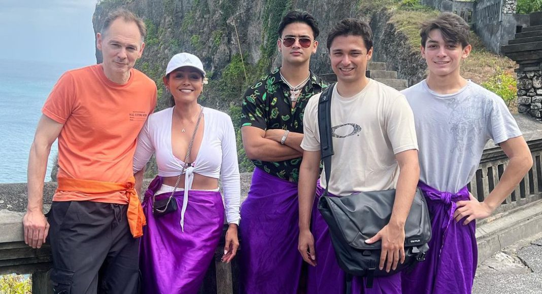 “Surgery? Never!” Di Usia 50 Tahun AZAH AZIZ Kekal Menawan & Tampak ...