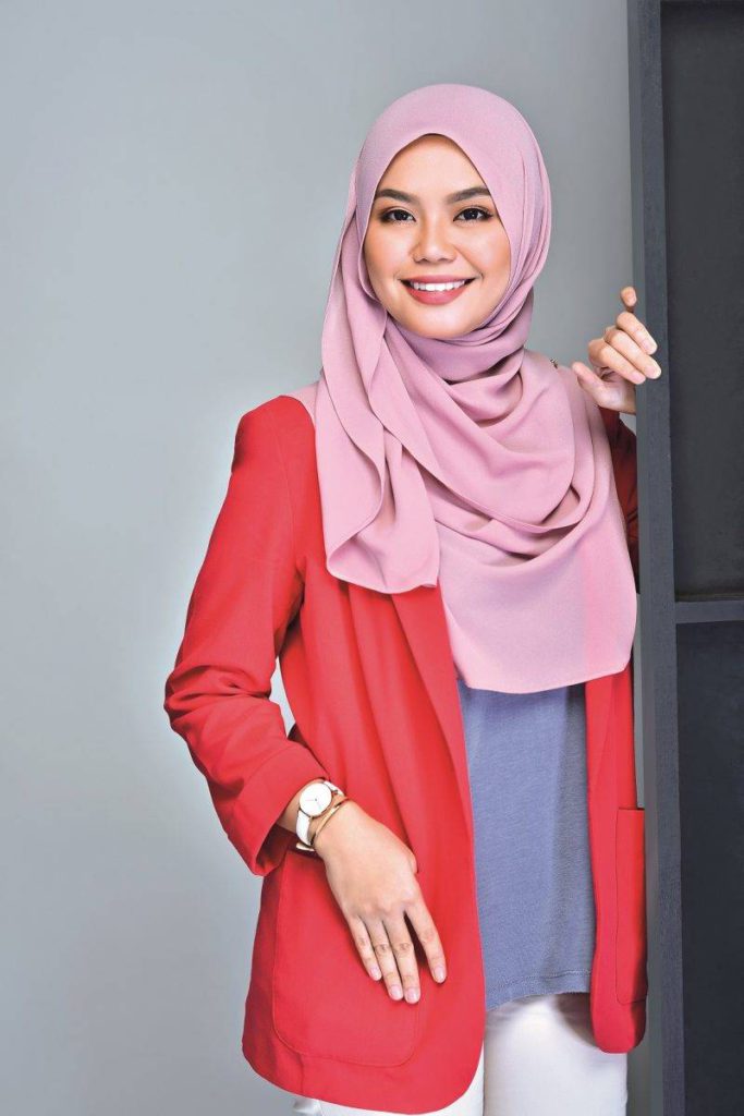 Berhijrah Ke UAE, Penampilan Sasha Saidin Sambut Ramadan Bersama Suami ...