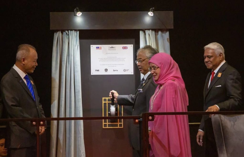 Wajah Klasik Anak Datuk Zainal Abidin, Timur Gabriel Kenang Jasa Ibu ...