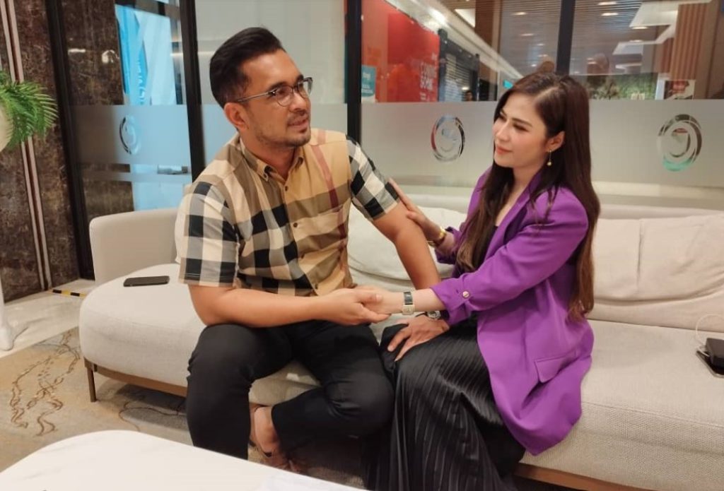Wajah Klasik Anak Datuk Zainal Abidin, Timur Gabriel Kenang Jasa Ibu ...