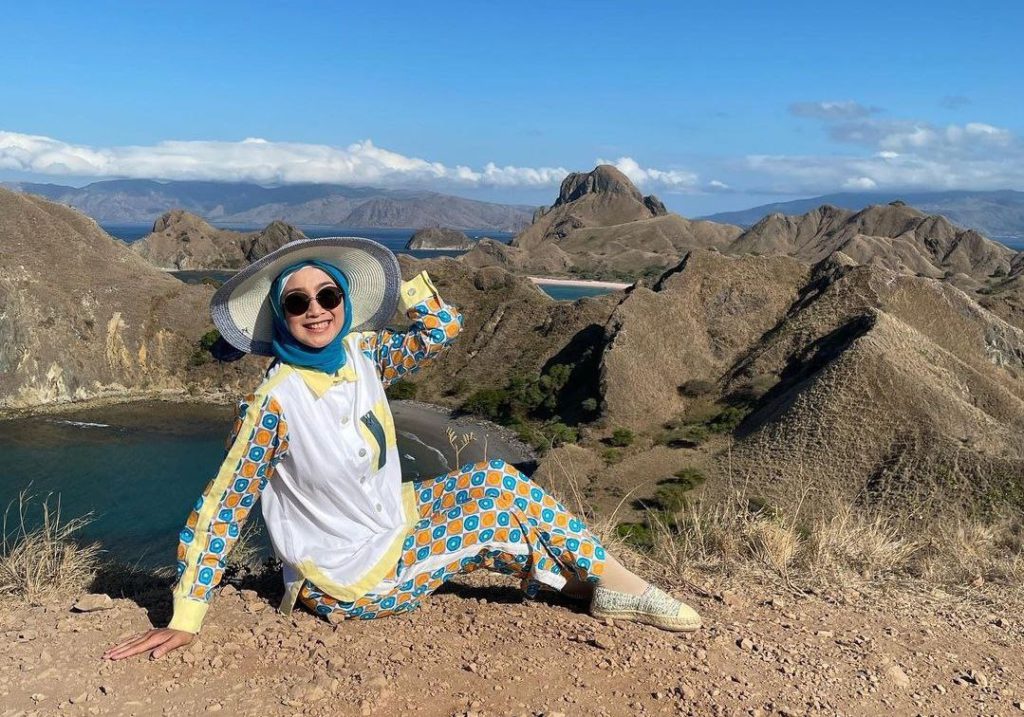 Pernah Popular Dengan Lagu TENDA BIRU, DESY RATNASARI Masih Jelita Di ...