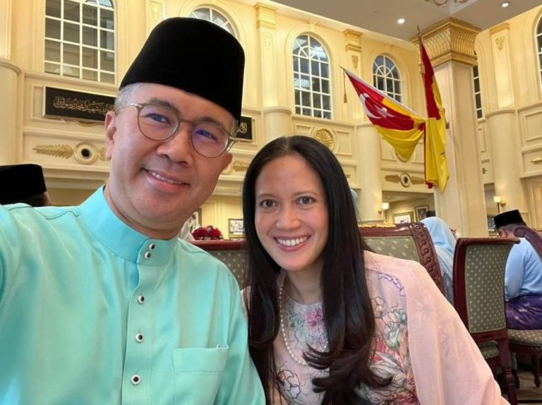 Ibu Anak 4 & Kerabat Diraja Selangor, Cantiknya Isteri Menteri Kewangan ...