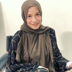 Nenek ‘Gorgeous’! AIDA KHALIDA Cantik Semula Jadi Usia 65 & Masih Aktif ...