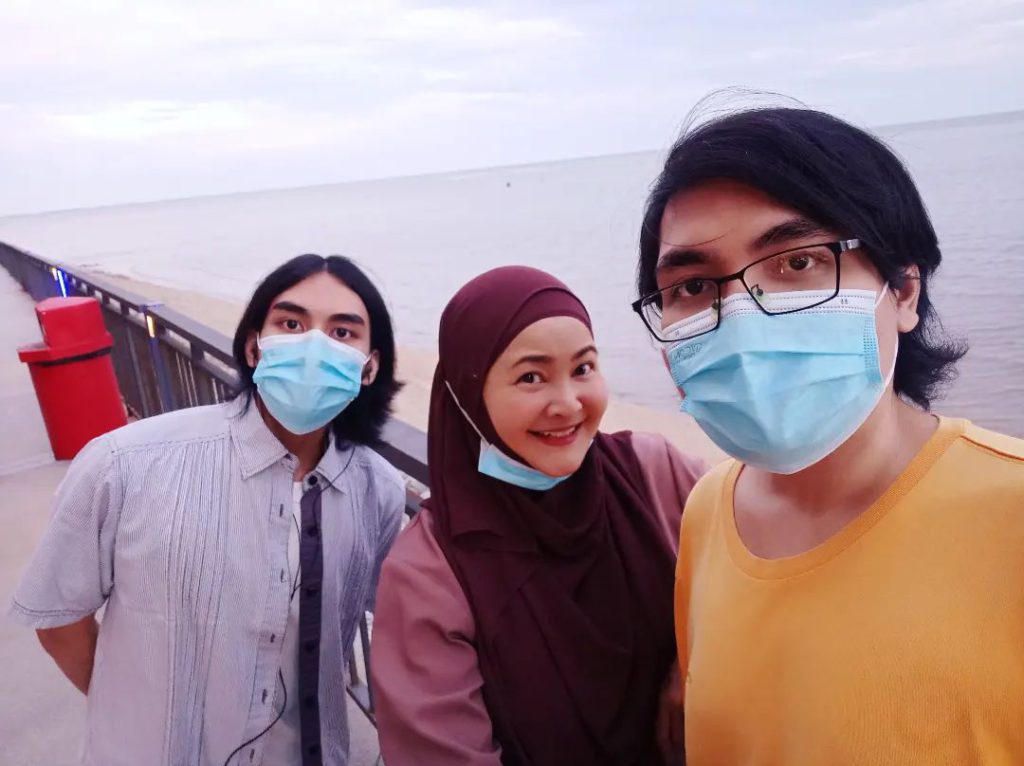 Usia 54 Tetap Cantik Menawan, Raja Ema Akui Bahagia Hidup Solo Dengan ...