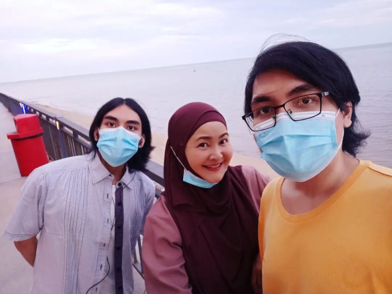 Usia 54 Tetap Cantik Menawan, Raja Ema Akui Bahagia Hidup Solo Dengan ...