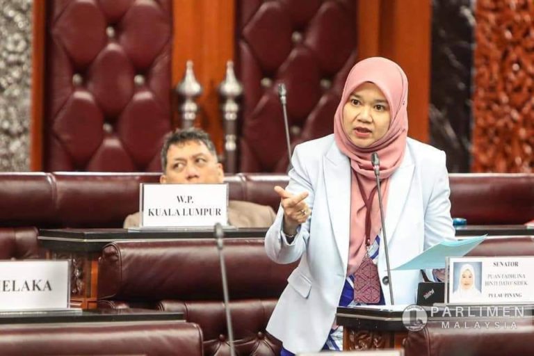 Dari Seorang Peguam Kini Menteri Pendidikan Wanita Pertama, Ini 7 Fakta Menarik FADHLINA SIDEK