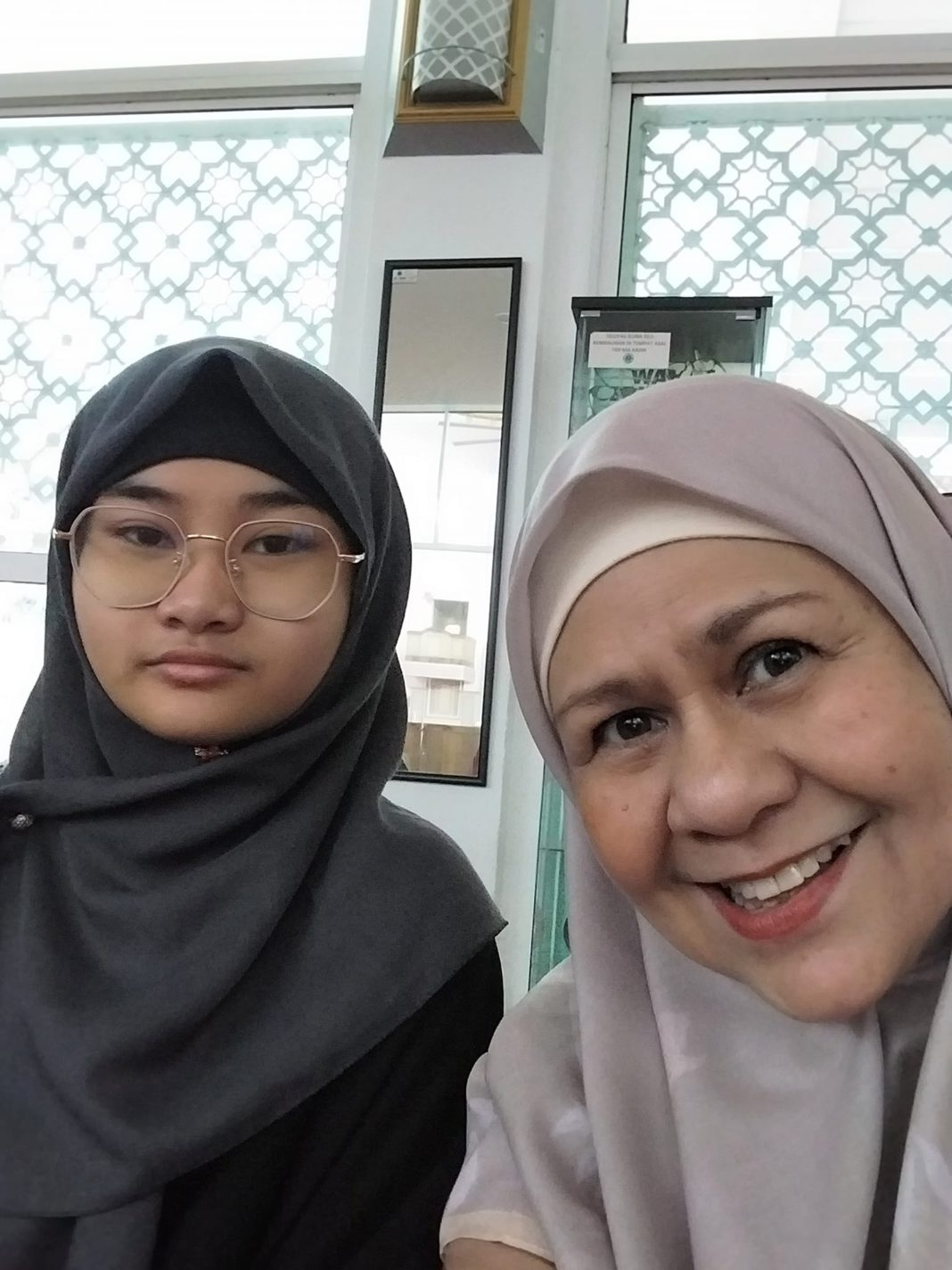 Persis 'Azura', Peminat Puji Anak Gadis Ogy Ahmad Daud Ini Mirip ...