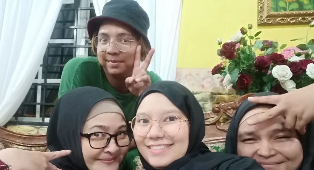 Usia 54 Tetap Cantik Menawan, Raja Ema Akui Bahagia Hidup Solo Dengan ...