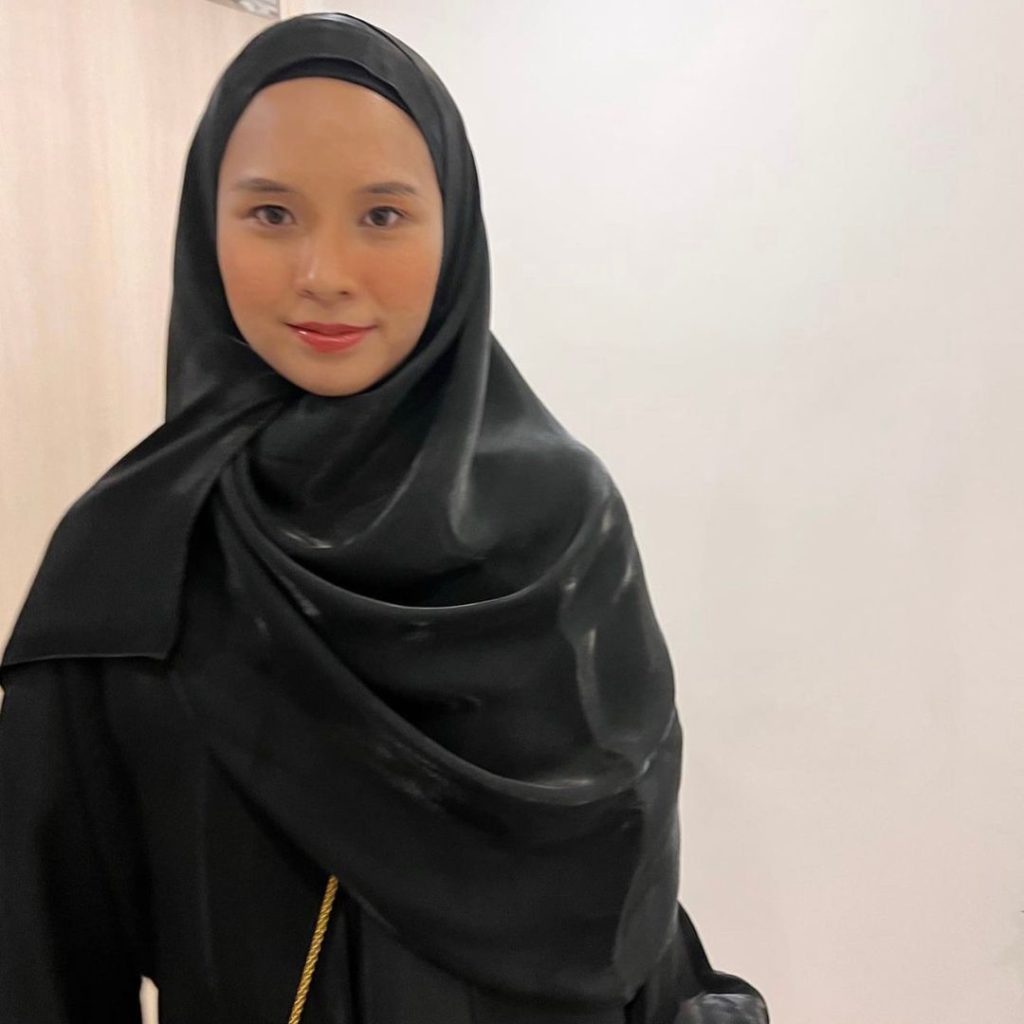 Usaha Mencari Pegangan Hidup, Airmata JASMINE SURAYA Mengalir Saat Mendalami Islam