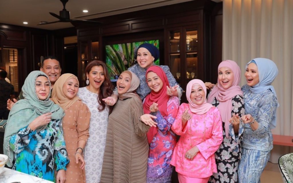 ZAKIAH ANAS 'Belanja' Gambar Usia 55 Tahun, Makin Cantik & Sopan Berhijab!